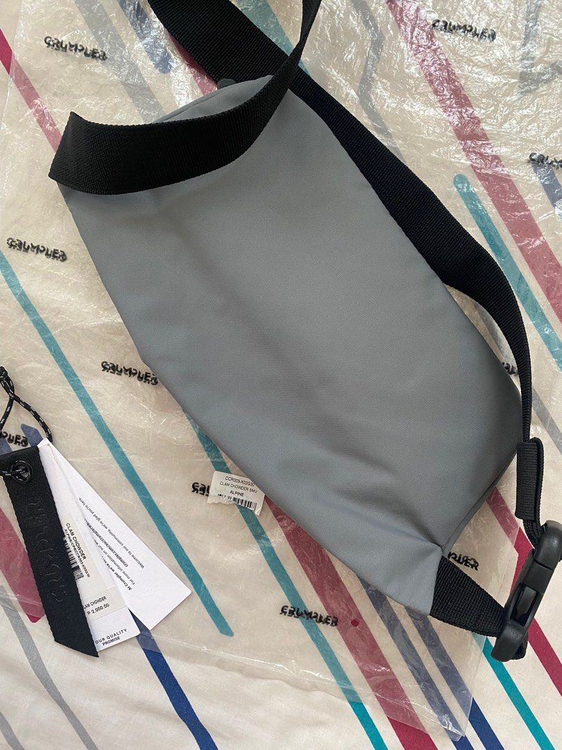 Crumpler Clam Chowder, Men's Fashion, Bags, Belt bags, Clutches and ...