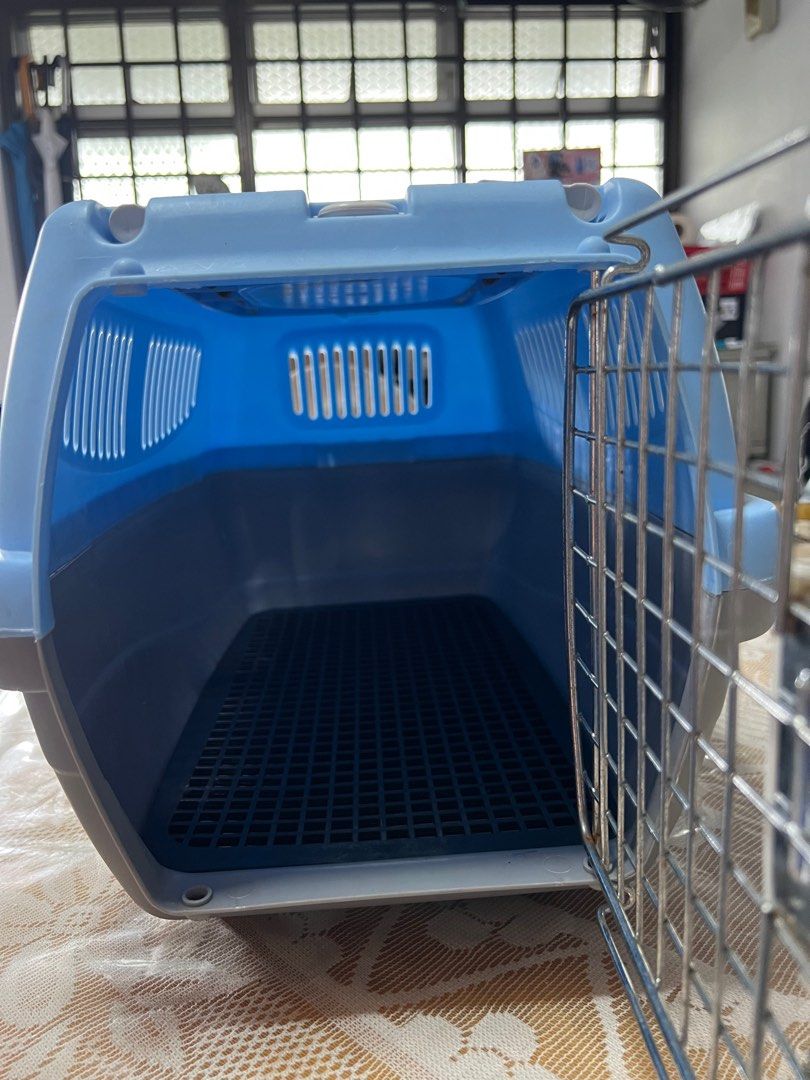 Hand Carry Cage, Pet Supplies, Homes & Other Pet Accessories on Carousell