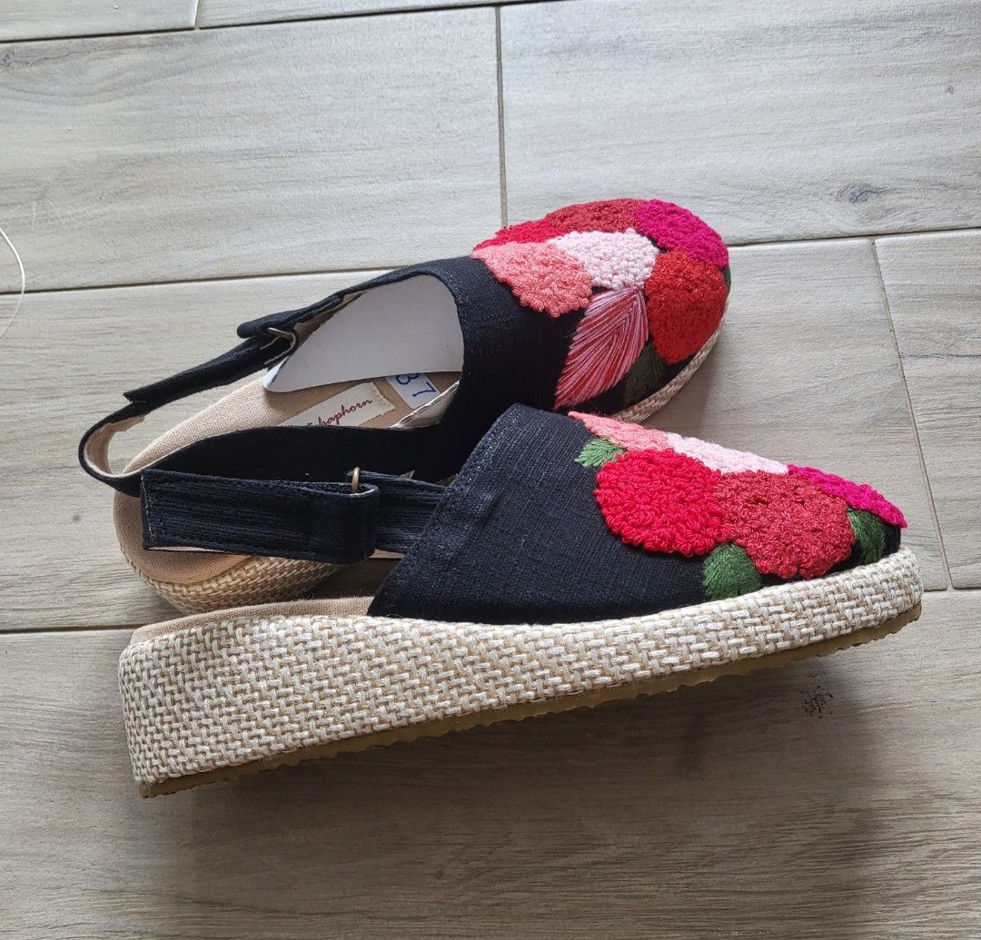 Hand Embroidered shoes, Women's Fashion, Footwear, Flats on Carousell