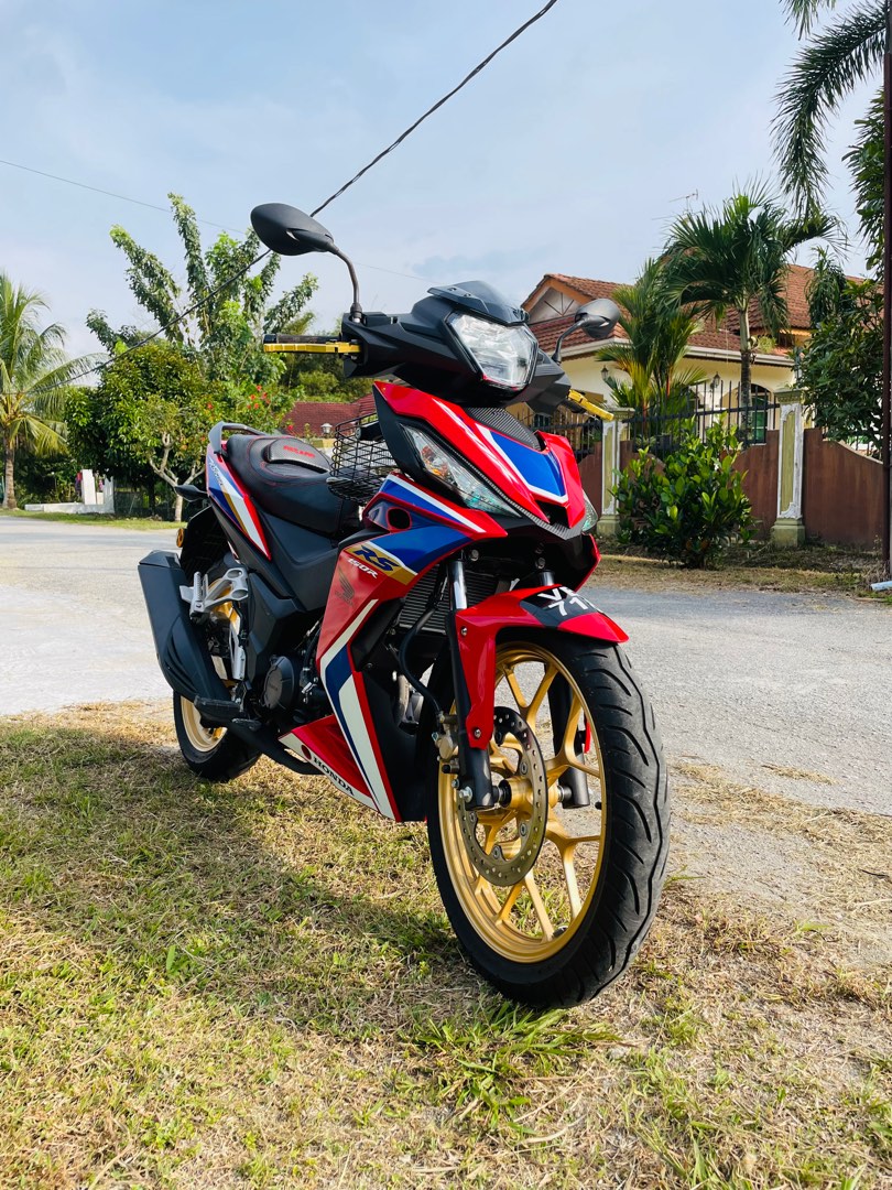 Honda RS150R V2 Mileage 3170KM ONLY!!!, Motorbikes on Carousell