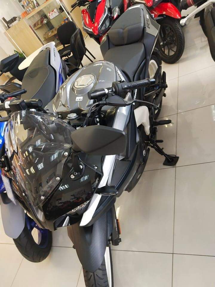 Kawasaki Rouser 200, Motorbikes, Motorbikes for Sale on Carousell