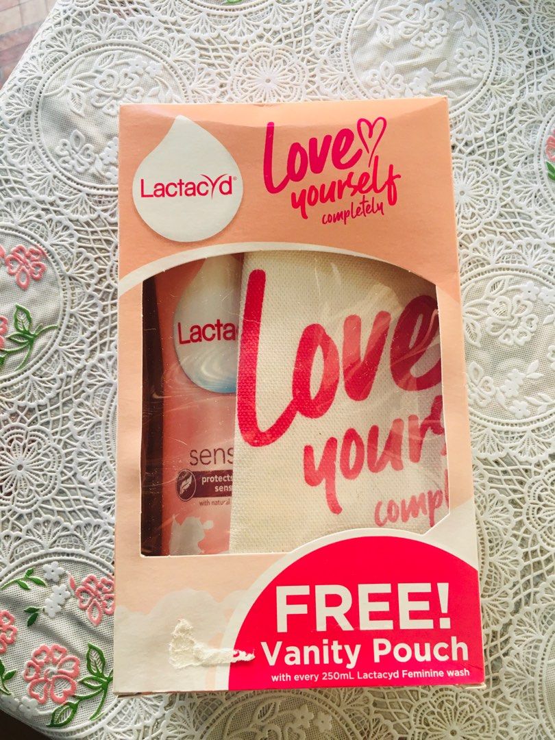 LACTACYD FEMININE WASH WITH FREE POUCH 250ml, Beauty & Personal Care ...