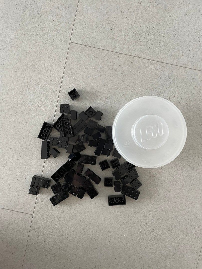 Lego bricks mix 2x2, 2x4, black, Hobbies & Toys, Toys & Games on Carousell