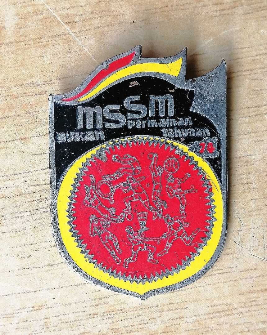LENCANA BESI VINTAGE MSSM SUKAN PERMAINAN TAHUNAN 1974, Hobbies & Toys ...