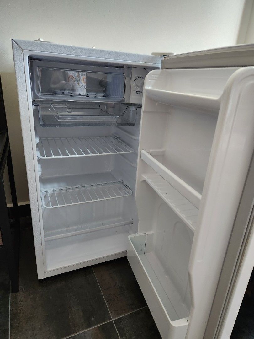 LG mini Fridge, TV & Home Appliances, Other Home Appliances on Carousell
