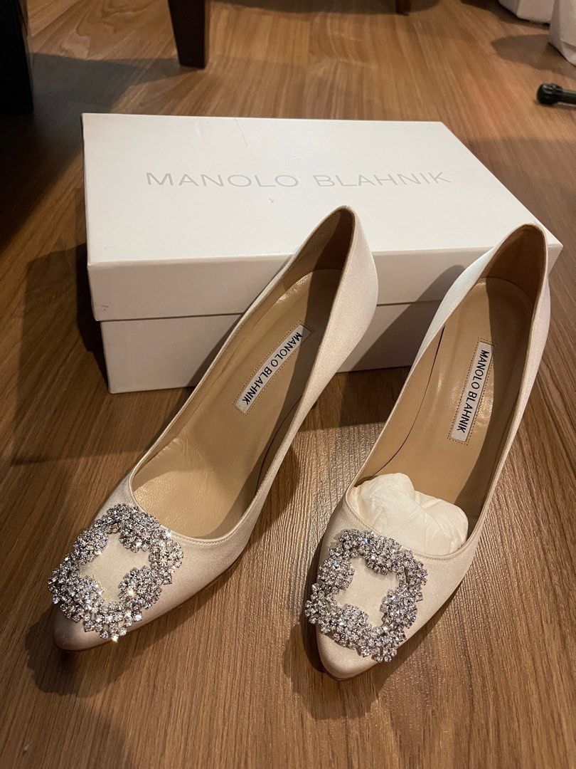 Manilo Blahnik White Satin Hangisi Heels, Women's Fashion, Footwear ...