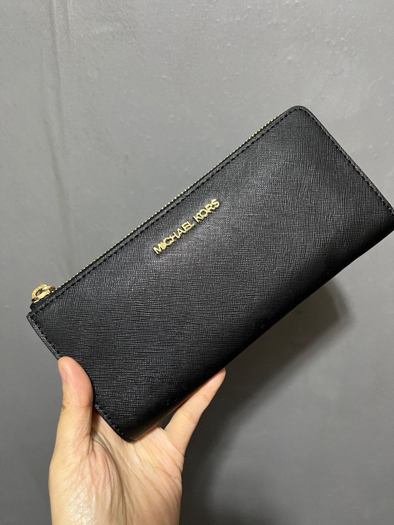Mk jet set long wallet in black, Luxury, Bags & Wallets on Carousell