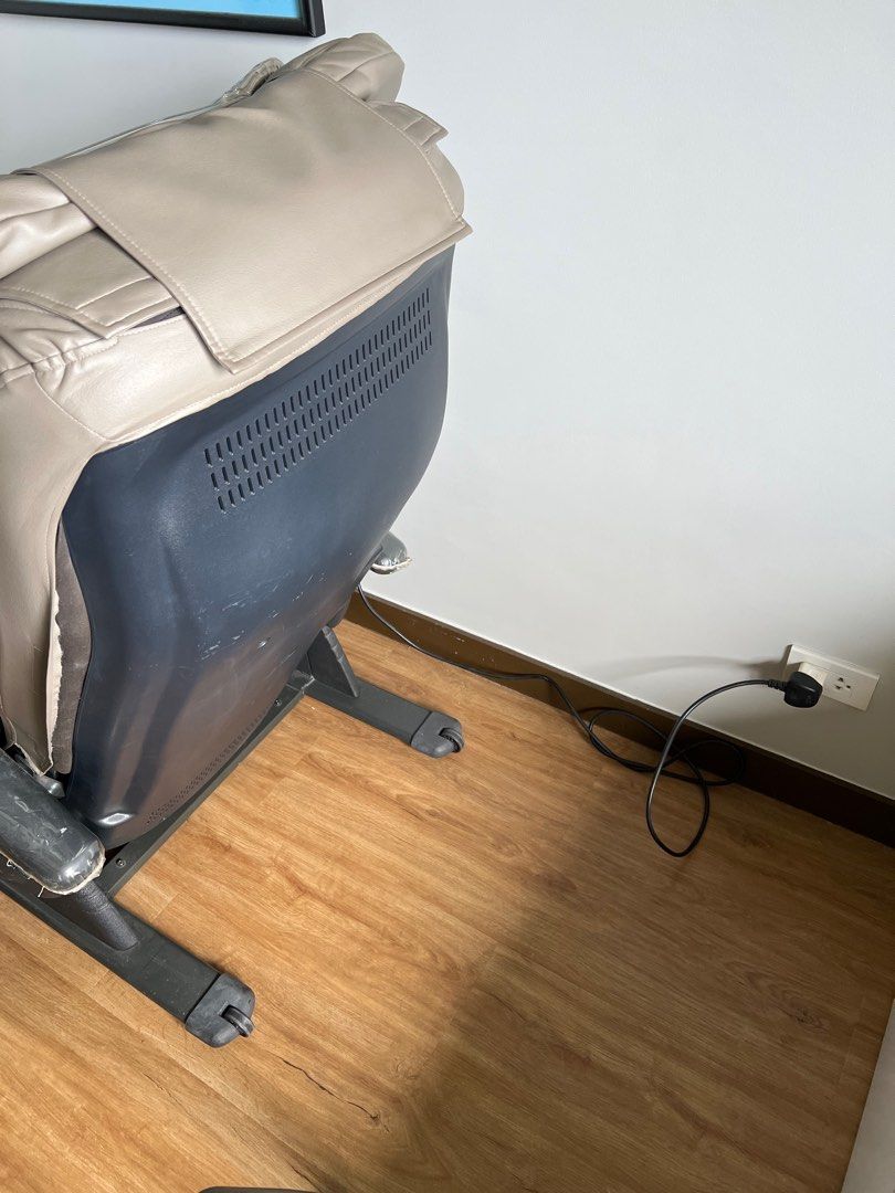 Osim iMedic Massage Chair, Health & Nutrition, Massage Devices on Carousell