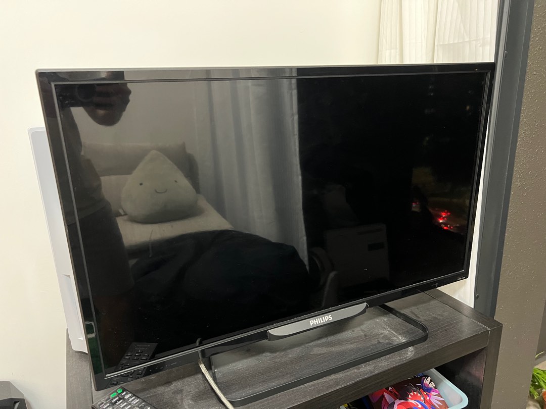 Philips 32 inch LCD TV, TV & Home Appliances, TV & Entertainment, TV on ...