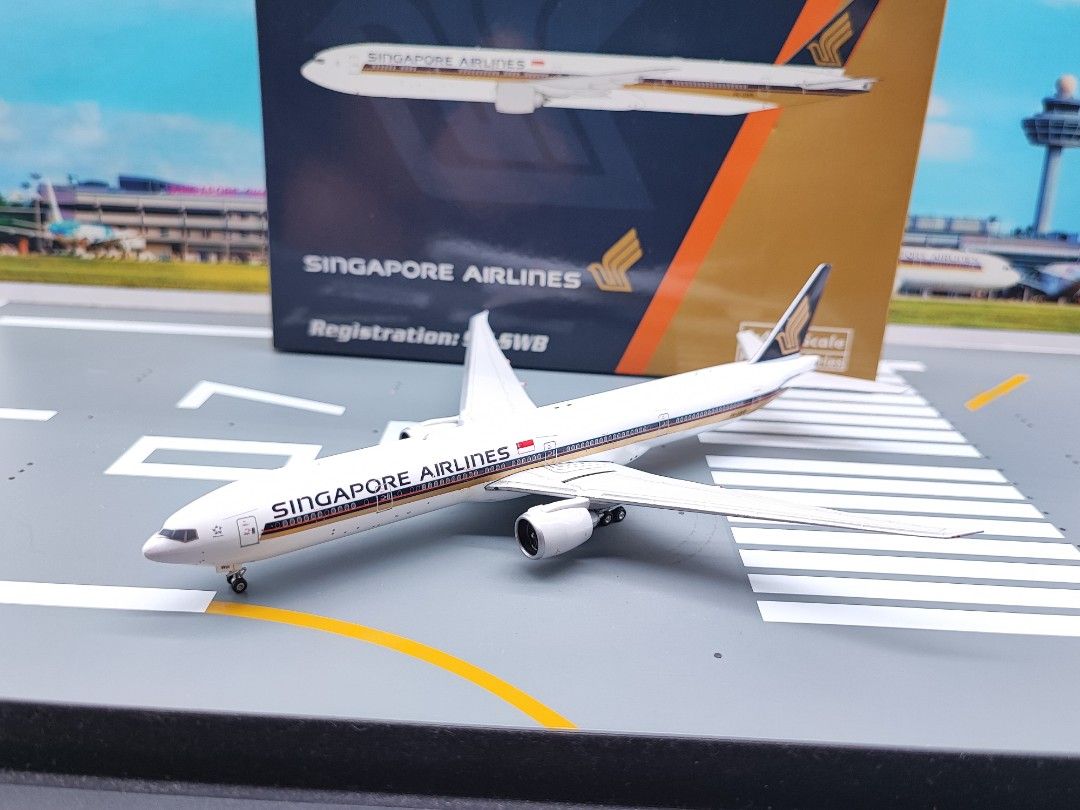 Phoenix Models 1:400 Singapore Airlines B777-300ER (SQ368) 9V-SWB ...