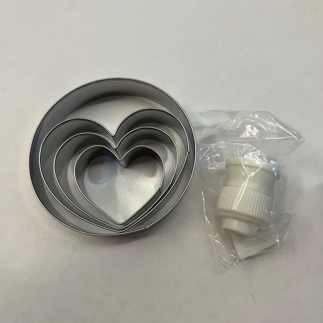 Piping tip and cookie cutter, Furniture & Home Living, Kitchenware ...
