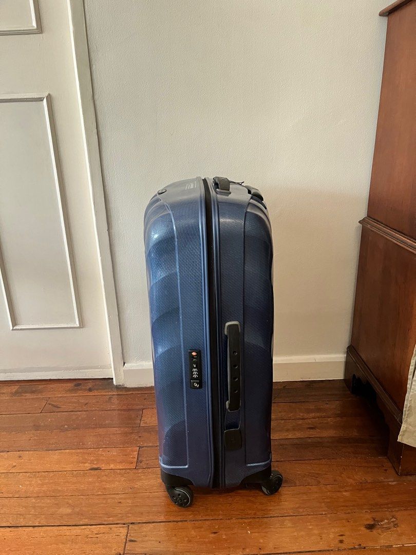 Samsonite Medium Luggage, Hobbies & Toys, Travel, Luggage on Carousell