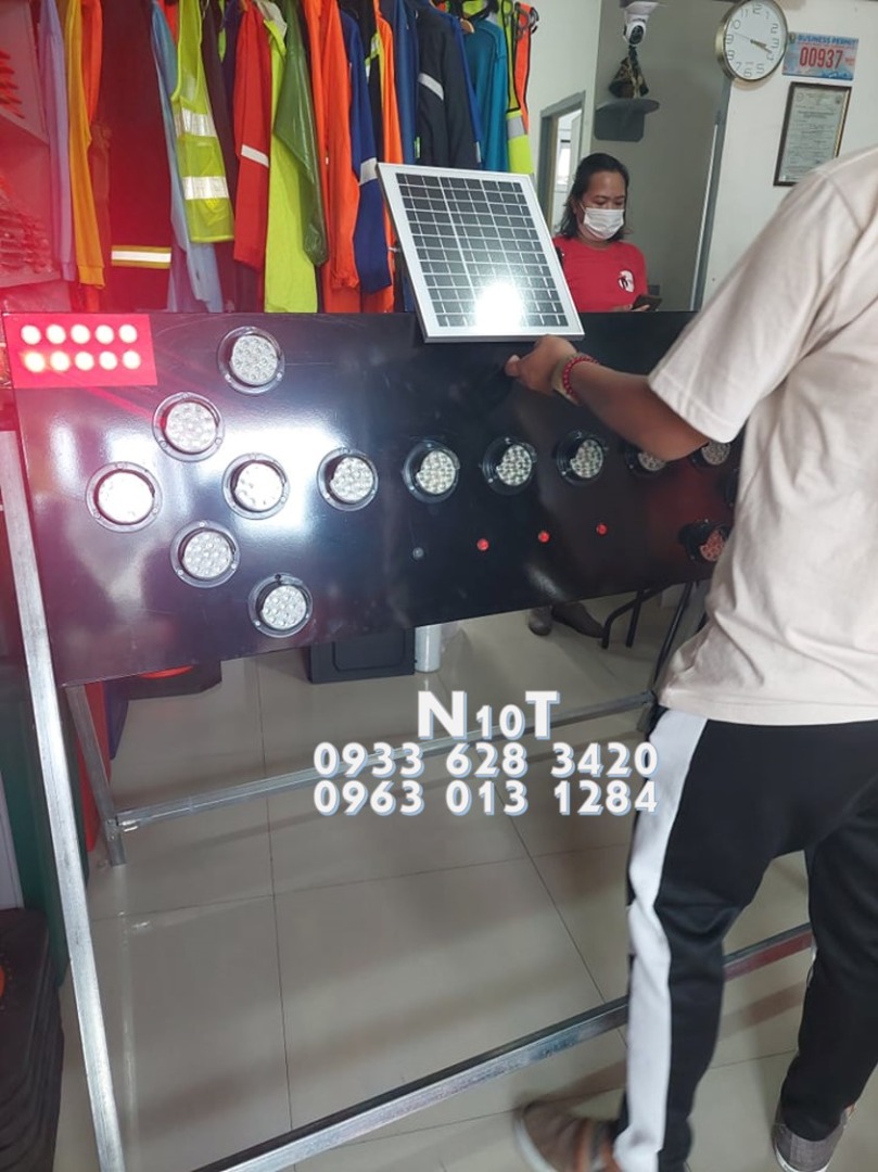 Solar Arrow Board Road Sign black, Looking For on Carousell