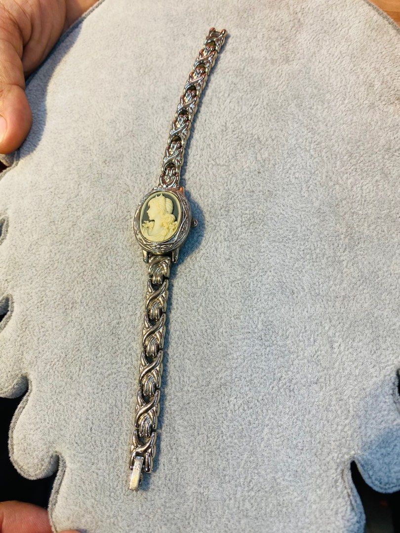 Valentino Michelle Vintage Cameo Quarts, Women's Fashion, Watches ...