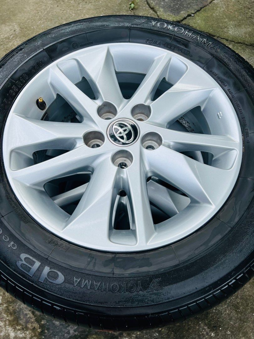 2020 INNOVA STOCK MAGS and TIRES SET, Car Parts & Accessories, Mags and ...
