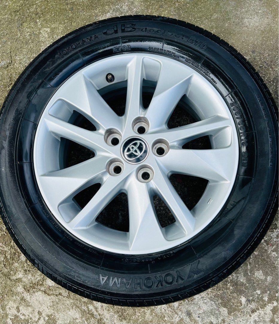 2020 INNOVA STOCK MAGS and TIRES SET, Car Parts & Accessories, Mags and ...