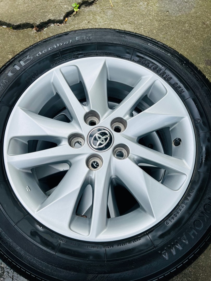 2020 INNOVA STOCK MAGS and TIRES SET, Car Parts & Accessories, Mags and ...