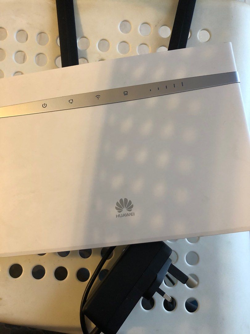 華為 huawei B525 4g lte router, 手提電話, 其他裝置 - Carousell