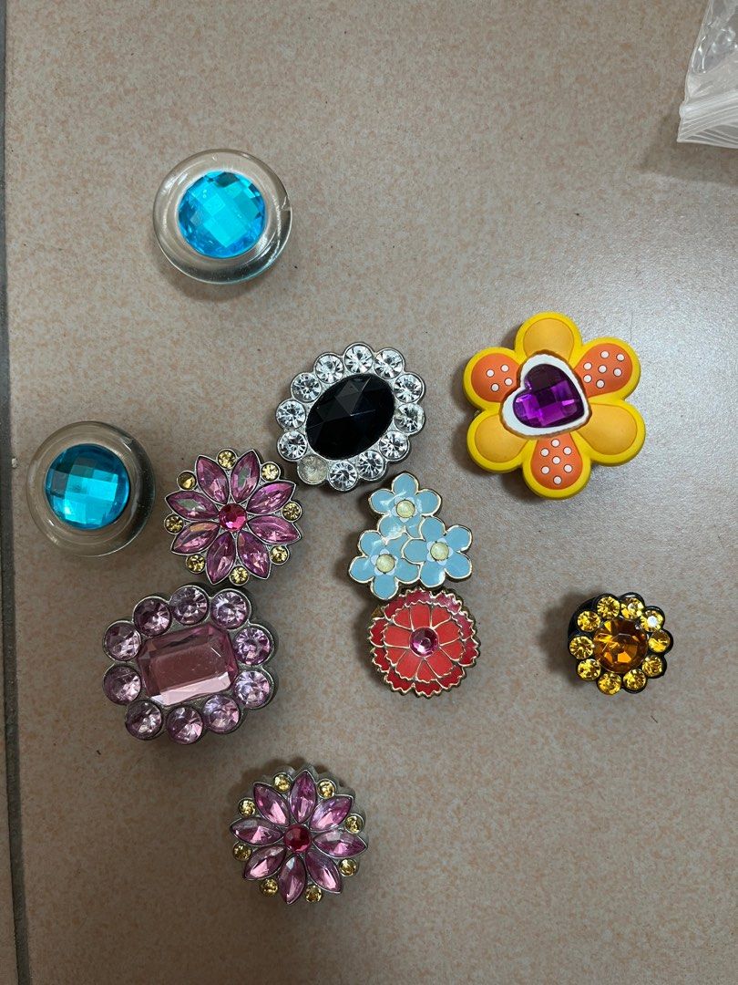 Black Crocs Platform Clogs Jibbitz, Women's Fashion, Footwear, Flipflops and Slides on Carousell