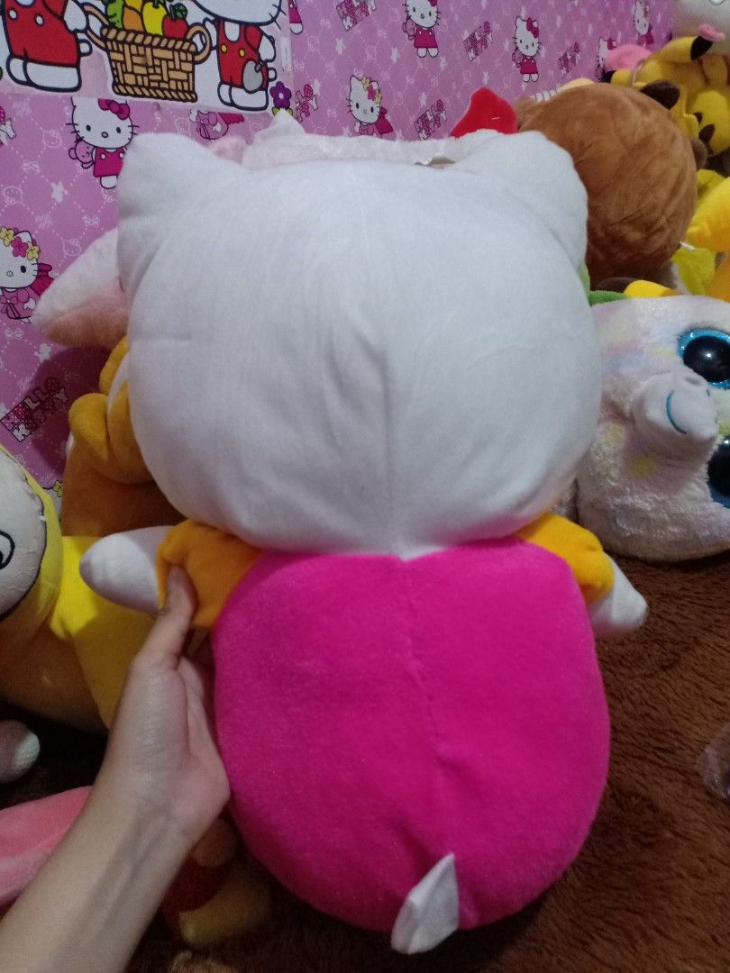 Boneka hello Kitty, Bayi & Anak, Mainan & Baby Walker di Carousell