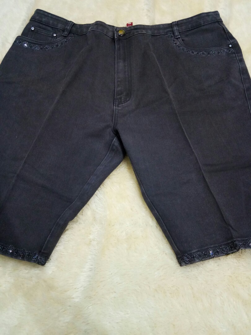 Celana jins 3/4 Big size, Fesyen Wanita, Pakaian Wanita, Bawahan di Carousell