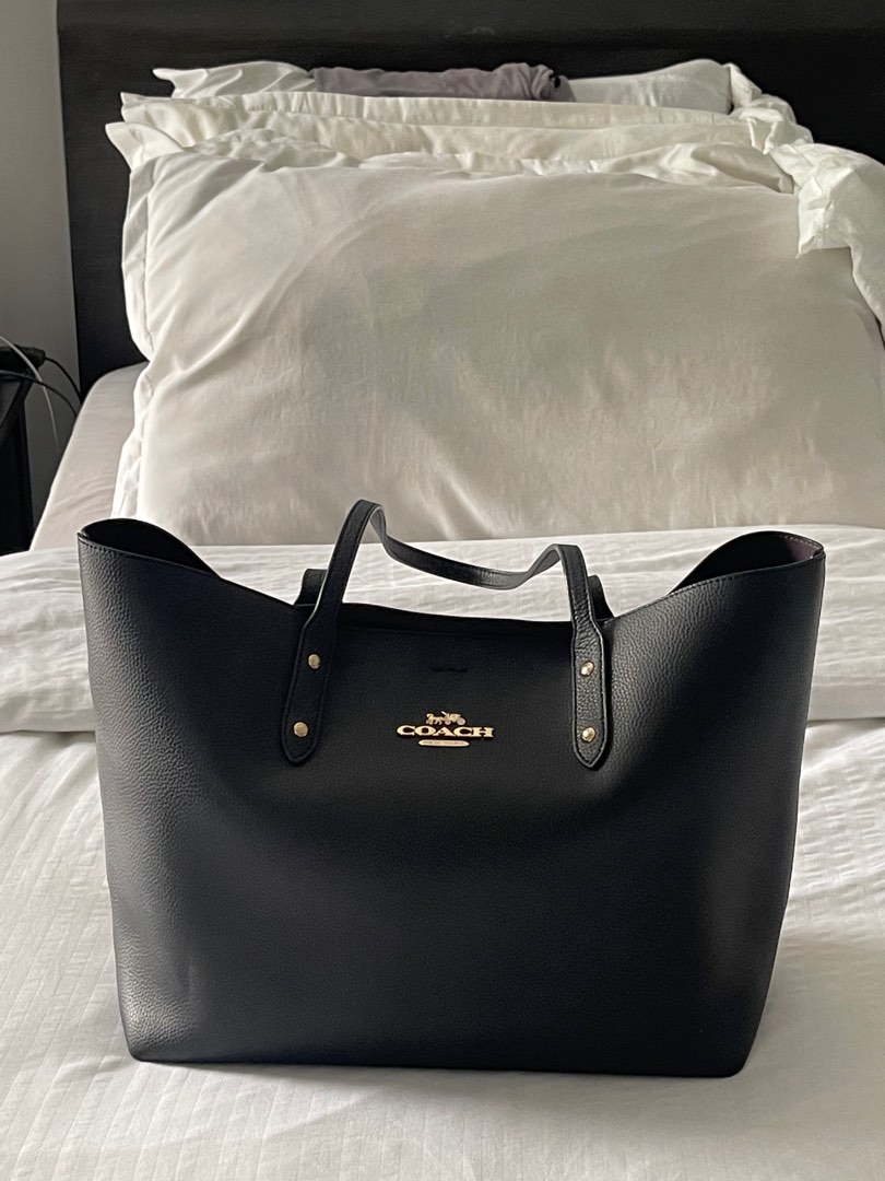 Coach Tote bag, Women's Fashion, Bags & Wallets, Tote Bags on Carousell