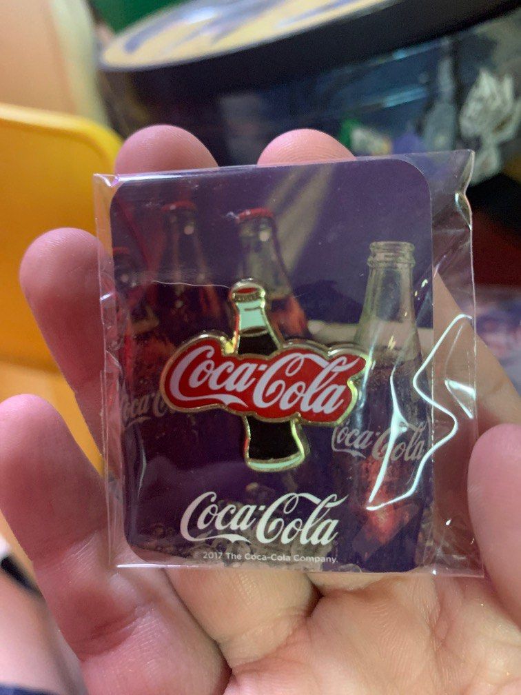 Classic Coca Cola pin, Hobbies & Toys, Memorabilia & Collectibles ...