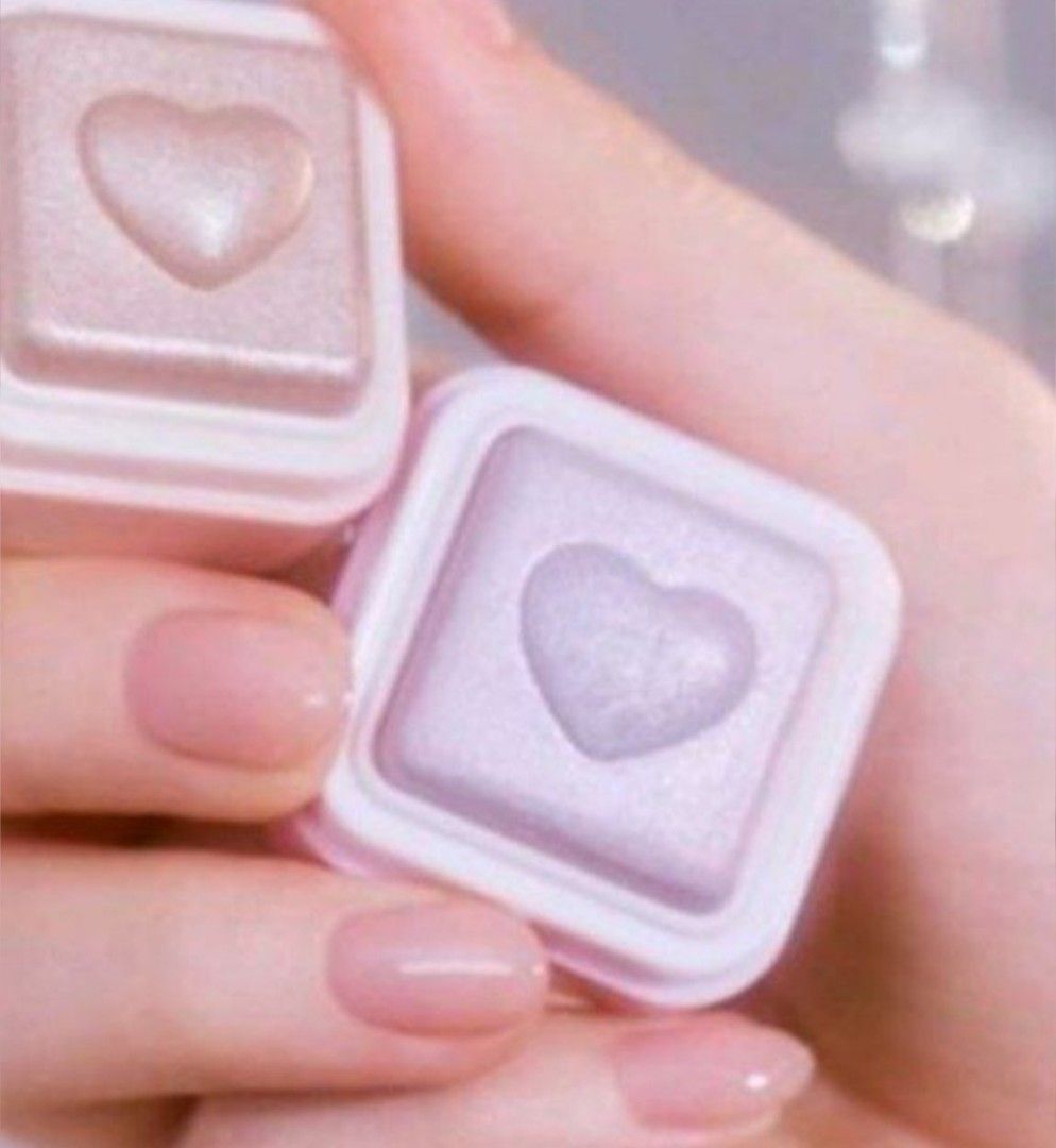 Colorgram heart highlighter, Beauty & Personal Care, Face, Makeup on ...