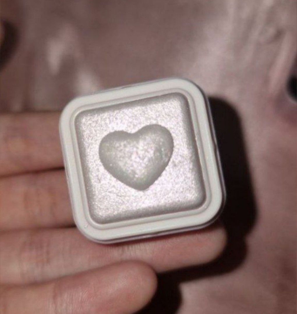 Colorgram heart highlighter, Beauty & Personal Care, Face, Makeup on ...