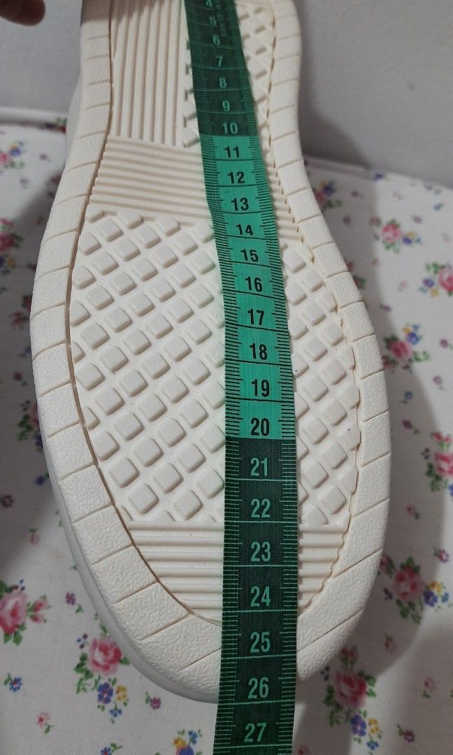 Cross trekkers Shoes, Women's Fashion, Footwear, Sneakers on Carousell