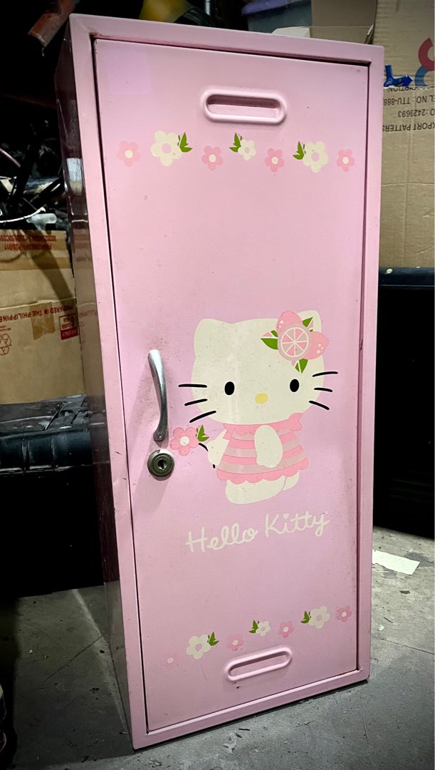 Hello Kitty 2003 sanrio metal locker, Hobbies & Toys, Memorabilia ...