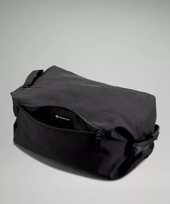 Lululemon Fast Track Bag 2.0 10L, Women's Fashion, Bags & Wallets ...