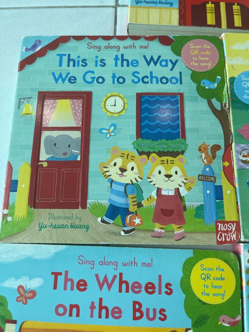 Nosy Crow sing along pull out board book (usborne, toddler), Hobbies ...