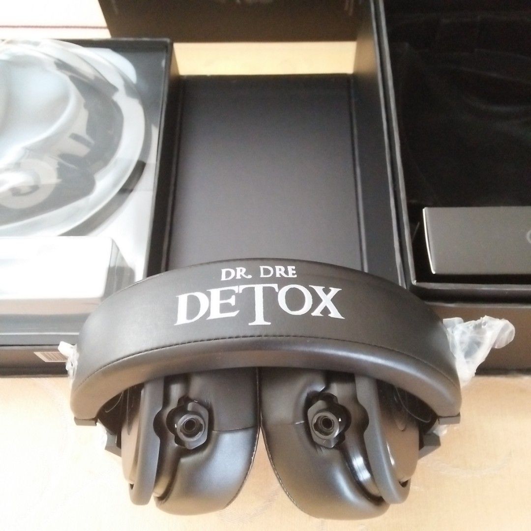 Numark iDJ3 Digital DJ Controller (DJ Turntable) | Beats by Dr. Dre Detox Black Limited Edition ...