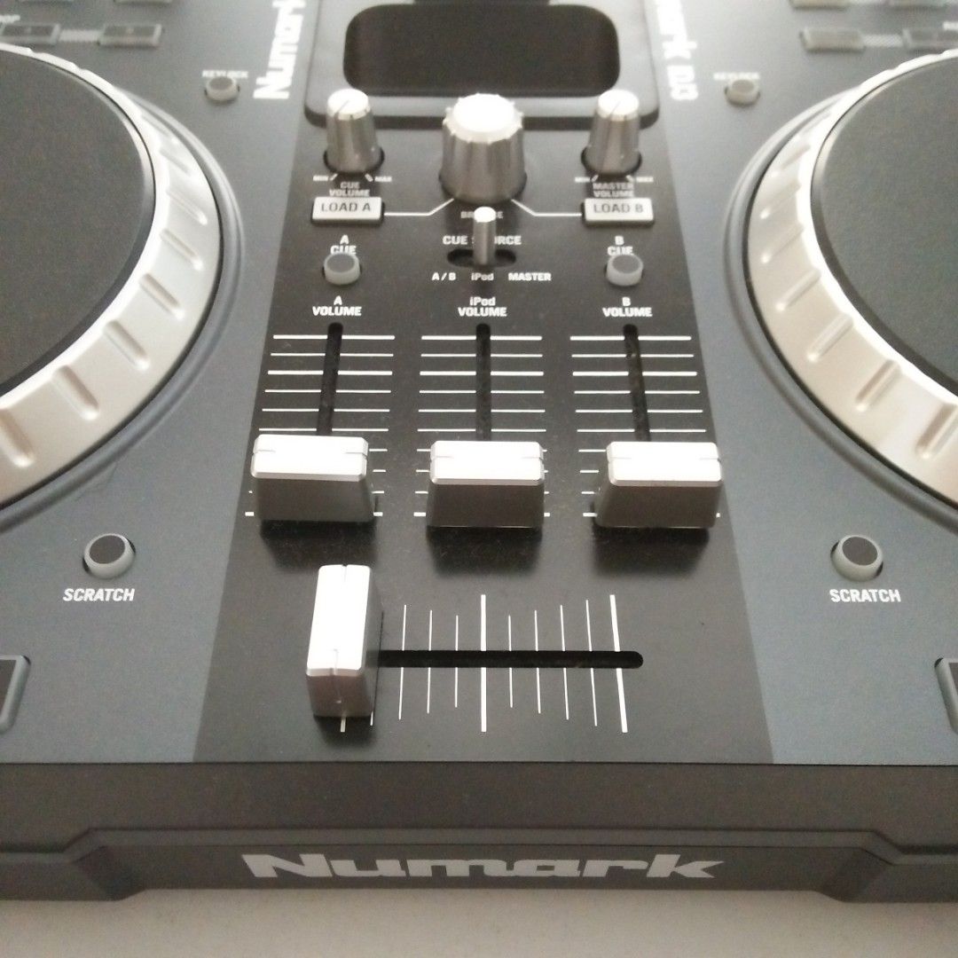Numark iDJ3 Digital DJ Controller (DJ Turntable) | Beats by Dr. Dre ...