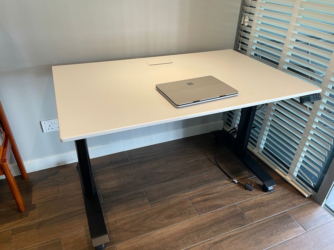 Omnidesk White Table Top (122x76cm), Furniture & Home Living, Furniture ...