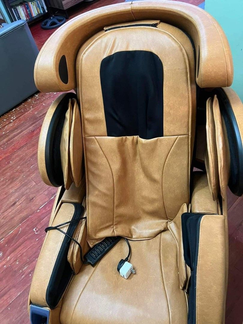 Osim Massage Chair, Furniture & Home Living, Furniture, Chairs on Carousell
