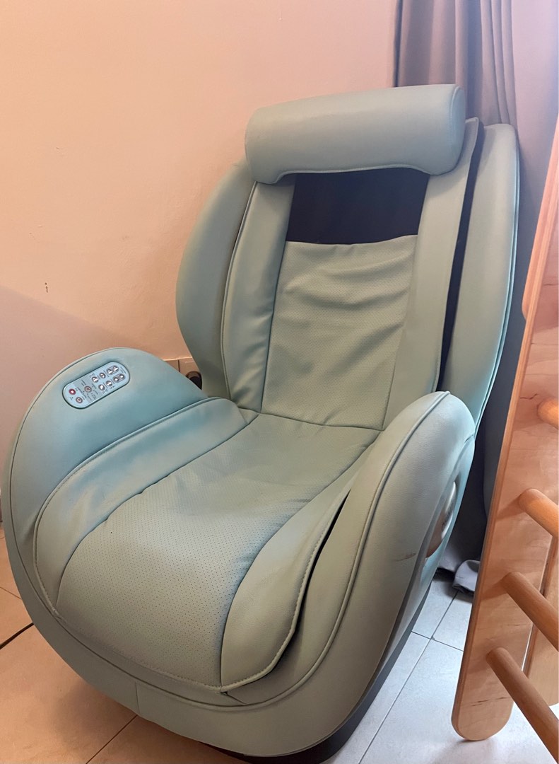 Osim uDivine Mini Blue Massage chair, Health & Nutrition, Massage ...