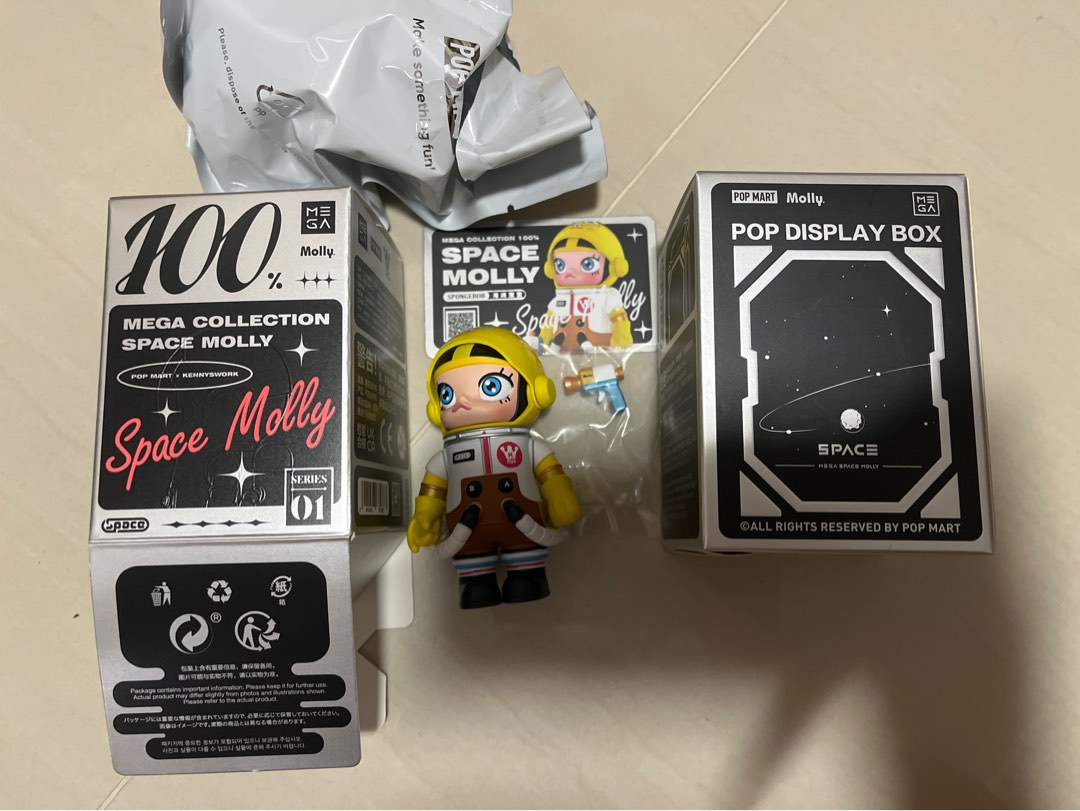 Popmart 100% mega collection Space molly spongebob space molly pop ...