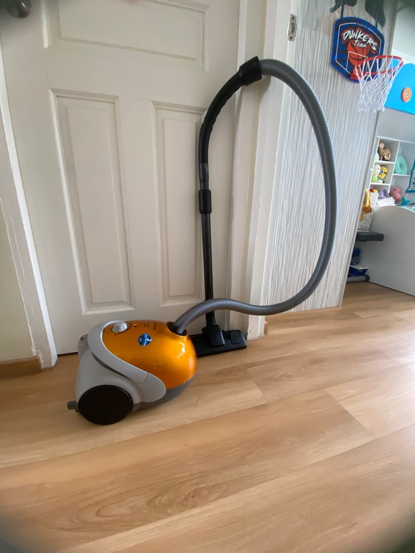 Portable vacuum - Samsung Easy 1800W, TV & Home Appliances, Vacuum ...
