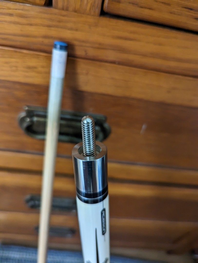 Robson cue, Hobbies & Toys, Toys & Games on Carousell