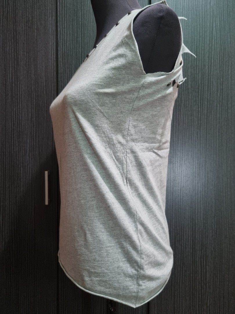 Rugged Torn Top, Women's Fashion, Tops, Sleeveless on Carousell