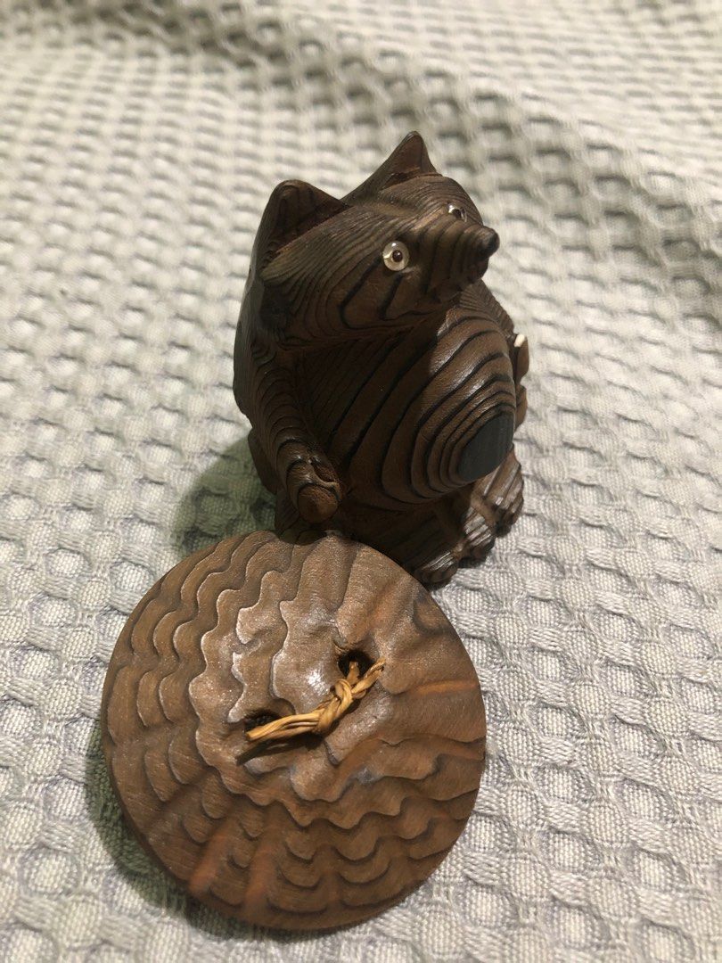 Small wooden tanuki desk charm, Hobbies & Toys, Memorabilia ...