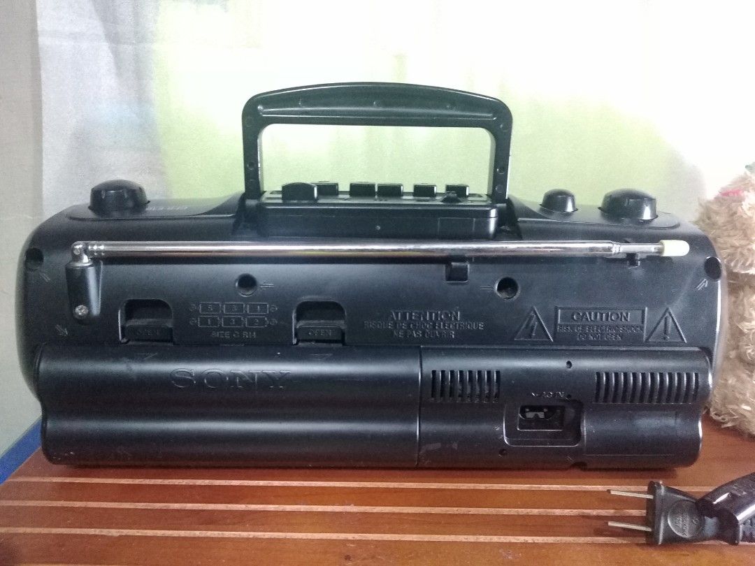 SONY RADIO CASSETTE RECORDER MODEL auto reverse CFS-E16, Audio ...