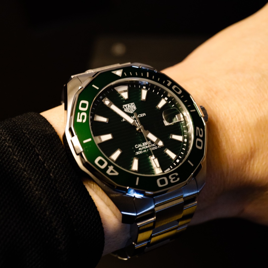 Tag Heuer Aquaracer Green (Hulk), Luxury, Watches on Carousell