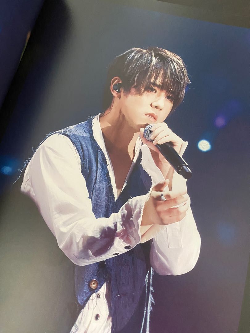 姜濤 FC Photobook 年曆 現貨, 興趣及遊戲, 收藏品及紀念品, 明星周邊 - Carousell