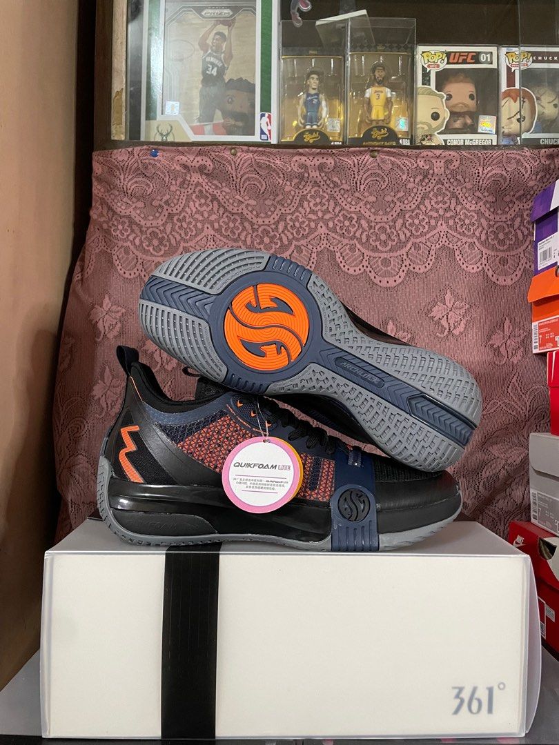 Aaron gordon zen 3, Men's Fashion, Footwear, Sneakers on Carousell