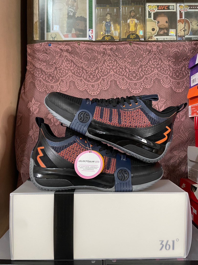 Aaron gordon zen 3, Men's Fashion, Footwear, Sneakers on Carousell