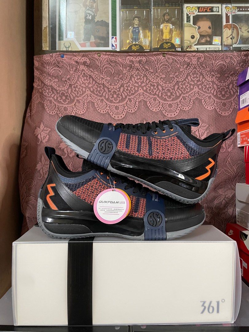 Aaron gordon zen 3, Men's Fashion, Footwear, Sneakers on Carousell