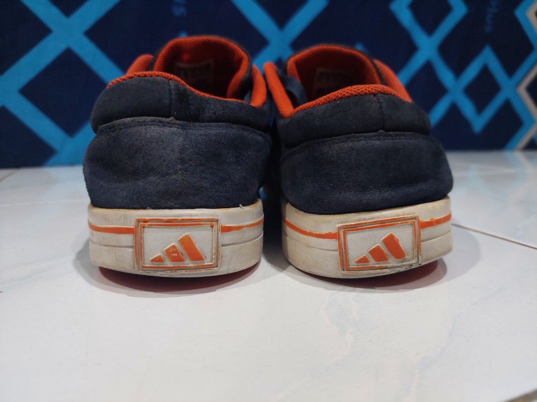 Adidas Orange 43, Fesyen Pria, Sepatu , Sneakers di Carousell